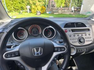 Black Honda Jazz 2011 in Utena, with an engine capacity of 1.34 L and mileage of 180 thousand km for 3950 €, photo 10 on AUTOMOTO.COM.LV