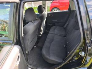 Black Honda Jazz 2011 in Utena, with an engine capacity of 1.34 L and mileage of 180 thousand km for 3950 €, photo 12 on AUTOMOTO.COM.LV