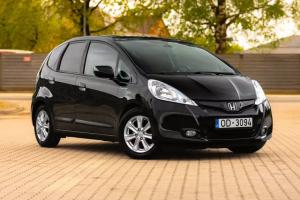 Melns Honda Jazz 2014 Jelgava, ar dzinēja tilpumu 1.40 L un nobraukumu 121 tūkst. km par 6590 €, foto  vietnē AUTOMOTO.COM.LV