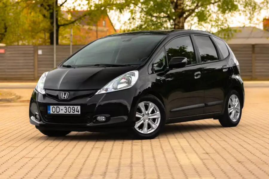 Melns Honda Jazz 2014 Jelgava, ar dzinēja tilpumu 1.40 L un nobraukumu 121 tūkst. km par 6590 €, foto 3 vietnē AUTOMOTO.COM.LV