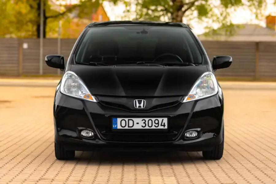 Melns Honda Jazz 2014 Jelgava, ar dzinēja tilpumu 1.40 L un nobraukumu 121 tūkst. km par 6590 €, foto 6 vietnē AUTOMOTO.COM.LV