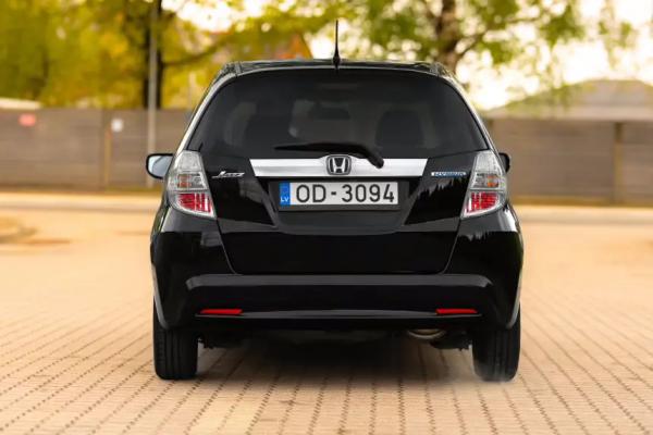 Melns Honda Jazz 2014 Jelgava, ar dzinēja tilpumu 1.40 L un nobraukumu 121 tūkst. km par 6590 €, foto 6 vietnē AUTOMOTO.COM.LV