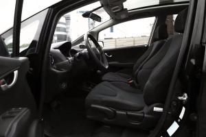 Melns Honda Jazz 2014 Jelgava, ar dzinēja tilpumu 1.40 L un nobraukumu 121 tūkst. km par 6590 €, foto 15 vietnē AUTOMOTO.COM.LV