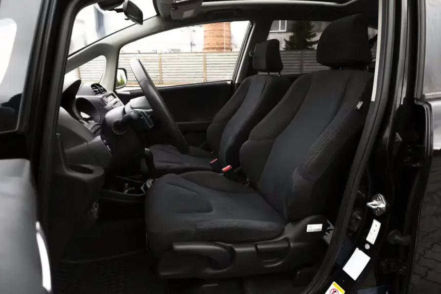 Melns Honda Jazz 2014 Jelgava, ar dzinēja tilpumu 1.40 L un nobraukumu 121 tūkst. km par 6590 €, foto 16 vietnē AUTOMOTO.COM.LV
