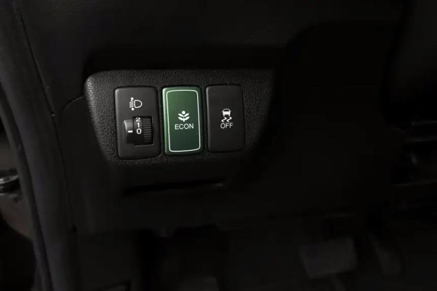Melns Honda Jazz 2014 Jelgava, ar dzinēja tilpumu 1.40 L un nobraukumu 121 tūkst. km par 6590 €, foto 17 vietnē AUTOMOTO.COM.LV