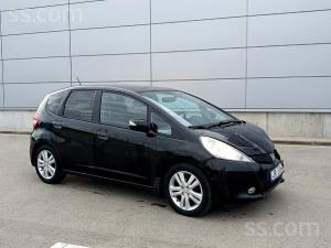 Melns Honda Jazz 2014 Rīga, ar dzinēja tilpumu 1.30 L un nobraukumu 0 tūkst. km par 2290 €, foto  vietnē AUTOMOTO.COM.LV