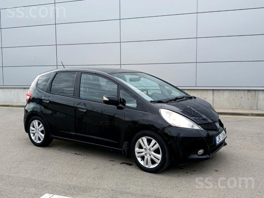 Melns Honda Jazz 2014 Rīga, ar dzinēja tilpumu 1.30 L un nobraukumu 0 tūkst. km par 2290 €, foto 1 vietnē AUTOMOTO.COM.LV