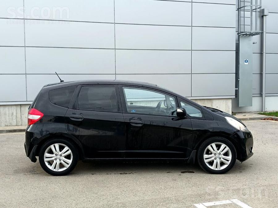 Melns Honda Jazz 2014 Rīga, ar dzinēja tilpumu 1.30 L un nobraukumu 0 tūkst. km par 2290 €, foto 3 vietnē AUTOMOTO.COM.LV