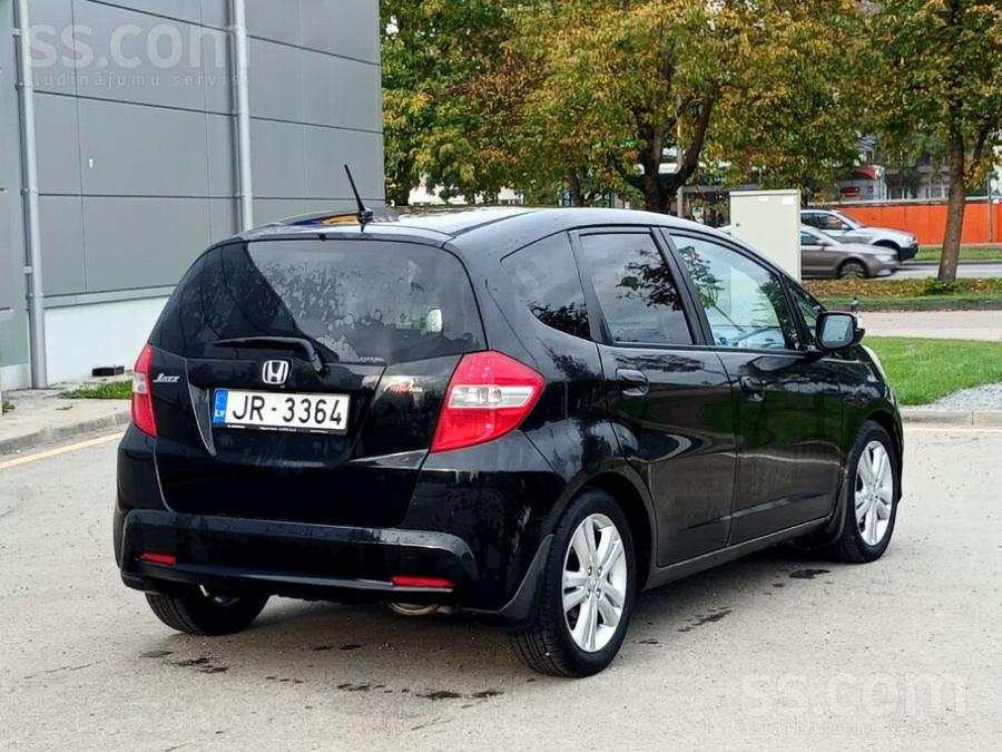 Melns Honda Jazz 2014 Rīga, ar dzinēja tilpumu 1.30 L un nobraukumu 0 tūkst. km par 2290 €, foto 4 vietnē AUTOMOTO.COM.LV