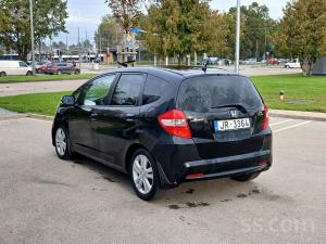 Melns Honda Jazz 2014 Rīga, ar dzinēja tilpumu 1.30 L un nobraukumu 0 tūkst. km par 2290 €, foto 5 vietnē AUTOMOTO.COM.LV