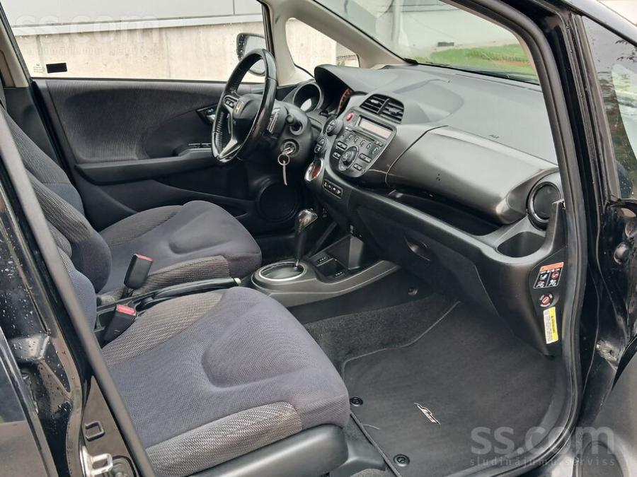 Melns Honda Jazz 2014 Rīga, ar dzinēja tilpumu 1.30 L un nobraukumu 0 tūkst. km par 2290 €, foto 8 vietnē AUTOMOTO.COM.LV