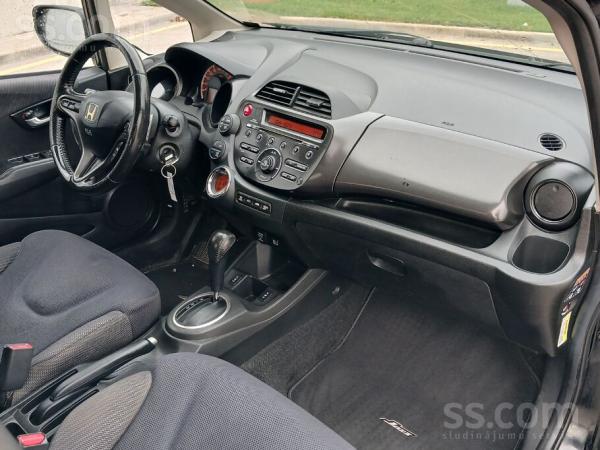 Melns Honda Jazz 2014 Rīga, ar dzinēja tilpumu 1.30 L un nobraukumu 0 tūkst. km par 2290 €, foto 9 vietnē AUTOMOTO.COM.LV