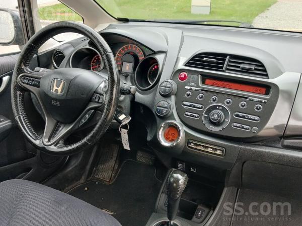 Melns Honda Jazz 2014 Rīga, ar dzinēja tilpumu 1.30 L un nobraukumu 0 tūkst. km par 2290 €, foto 10 vietnē AUTOMOTO.COM.LV