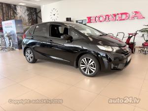 Black Honda Jazz 2016 in Viljandi, with an engine capacity of 1.30 L and mileage of 103 thousand km for 12900 €, photo  on AUTOMOTO.COM.LV