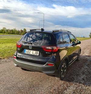 Melns Honda Jazz 2021 Tartu, ar dzinēja tilpumu 1.50 L un nobraukumu 91 tūkst. km par 17900 €, foto 5 vietnē AUTOMOTO.COM.LV