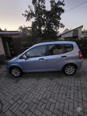 Zils Honda Jazz 2002 Klaipėda, ar dzinēja tilpumu 1.34 L un nobraukumu 216 tūkst. km par 1000 €, foto 5 vietnē AUTOMOTO.COM.LV