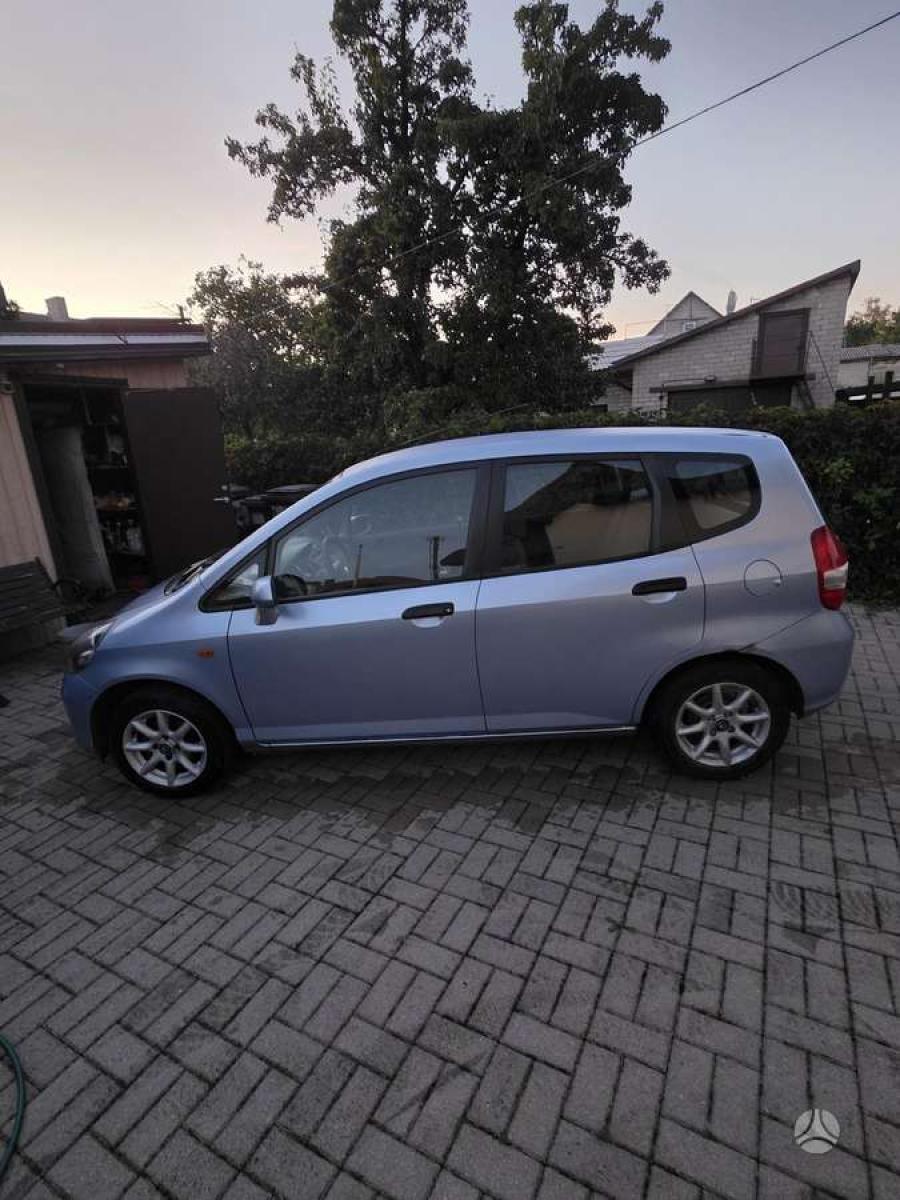 Zils Honda Jazz 2002 Klaipėda, ar dzinēja tilpumu 1.34 L un nobraukumu 216 tūkst. km par 1000 €, foto 5 vietnē AUTOMOTO.COM.LV