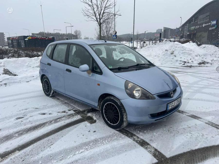 Blue Honda Jazz 2002 in Vilnius, with an engine capacity of 1.34 L and mileage of 331 thousand km for 999 €, photo 1 on AUTOMOTO.COM.LV