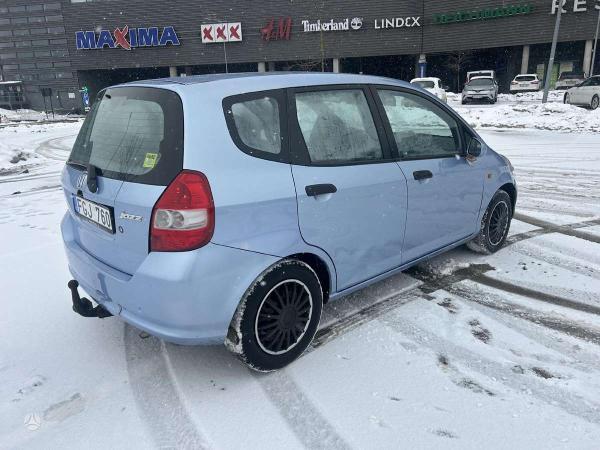 Zils Honda Jazz 2002 Viļņa, ar dzinēja tilpumu 1.34 L un nobraukumu 331 tūkst. km par 999 €, foto 7 vietnē AUTOMOTO.COM.LV