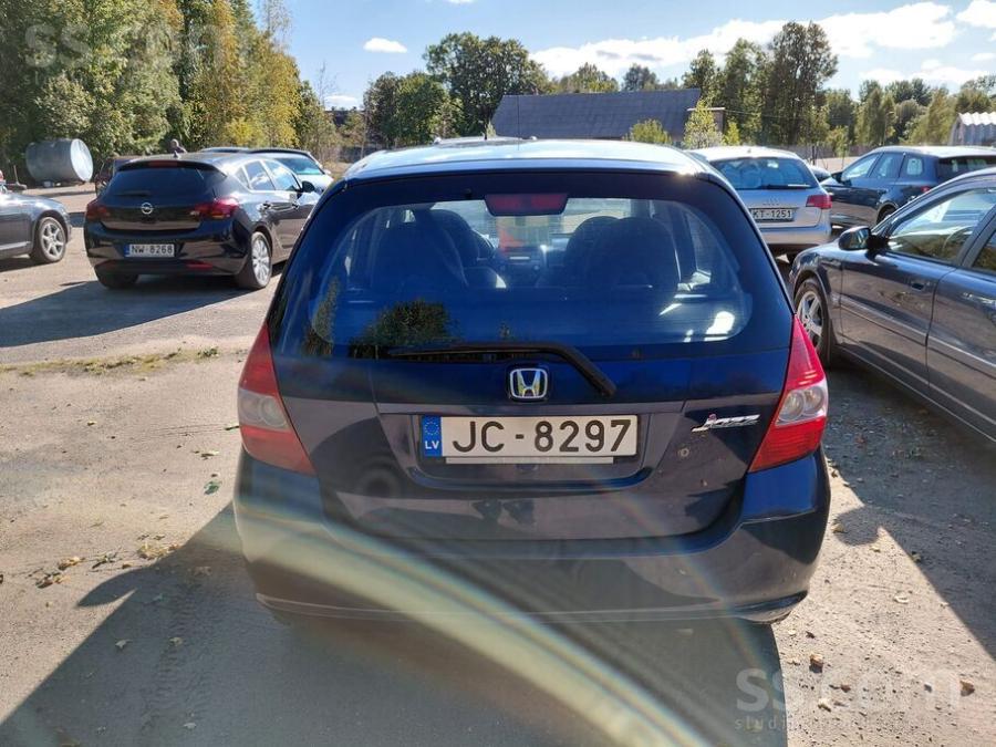 Blue Honda Jazz 2002 in Talsi, with an engine capacity of 1.40 L and mileage of 268 thousand km for 1200 €, photo 6 on AUTOMOTO.COM.LV