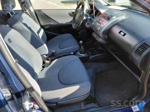 Blue Honda Jazz 2002 in Talsi, with an engine capacity of 1.40 L and mileage of 268 thousand km for 1200 €, photo 8 on AUTOMOTO.COM.LV