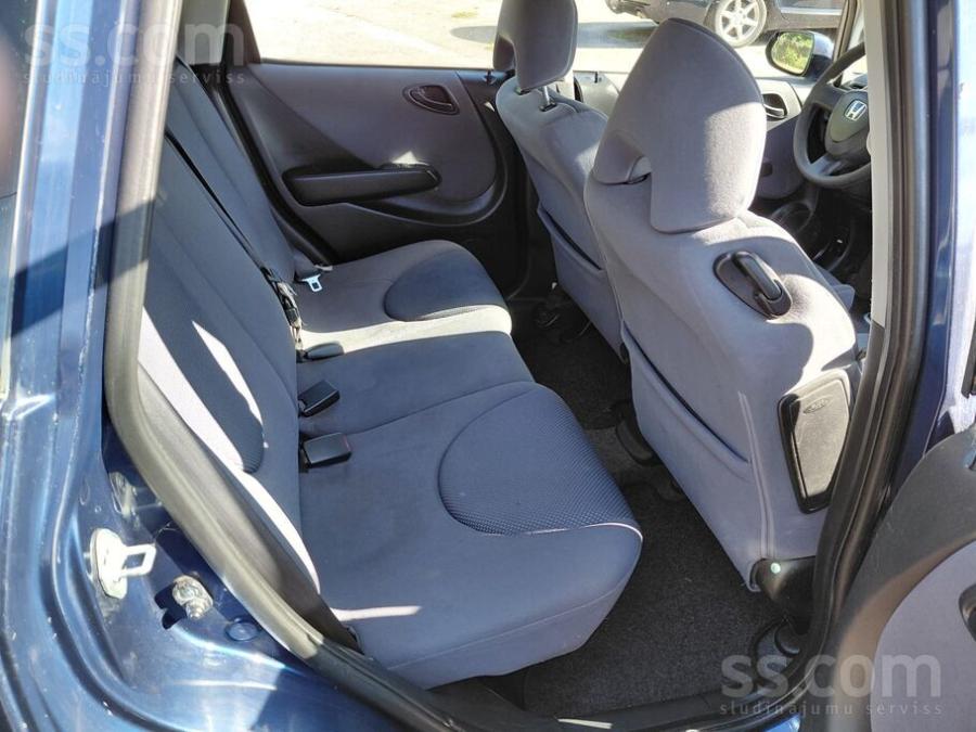Blue Honda Jazz 2002 in Talsi, with an engine capacity of 1.40 L and mileage of 268 thousand km for 1200 €, photo 9 on AUTOMOTO.COM.LV