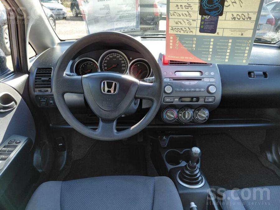 Blue Honda Jazz 2002 in Talsi, with an engine capacity of 1.40 L and mileage of 268 thousand km for 1200 €, photo 12 on AUTOMOTO.COM.LV