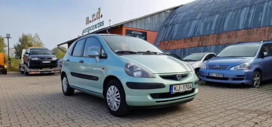 Zils Honda Jazz 2002 Valmiera, ar dzinēja tilpumu 1.40 L un nobraukumu 180 tūkst. km par 1250 €, foto 1 vietnē AUTOMOTO.COM.LV