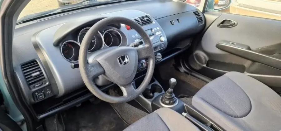 Zils Honda Jazz 2002 Valmiera, ar dzinēja tilpumu 1.40 L un nobraukumu 180 tūkst. km par 1250 €, foto 11 vietnē AUTOMOTO.COM.LV