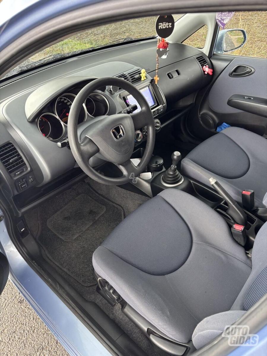 Zils Honda Jazz 2002 Alīta, ar dzinēja tilpumu 1.20 L un nobraukumu 150 tūkst. km par 2100 €, foto 6 vietnē AUTOMOTO.COM.LV