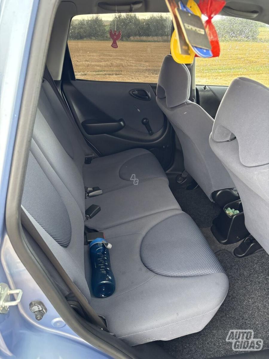 Zils Honda Jazz 2002 Alīta, ar dzinēja tilpumu 1.20 L un nobraukumu 150 tūkst. km par 2100 €, foto 9 vietnē AUTOMOTO.COM.LV