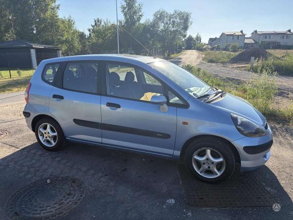 Zils Honda Jazz 2003 Viļņa, ar dzinēja tilpumu 1.40 L un nobraukumu 154 tūkst. km par 2400 €, foto 4 vietnē AUTOMOTO.COM.LV