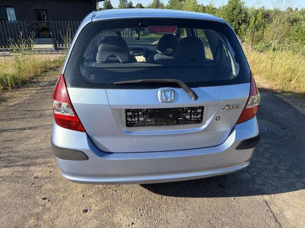 Zils Honda Jazz 2003 Viļņa, ar dzinēja tilpumu 1.40 L un nobraukumu 154 tūkst. km par 2400 €, foto 7 vietnē AUTOMOTO.COM.LV