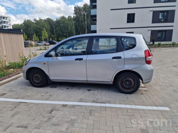 Zils Honda Jazz 2003 Rīga, ar dzinēja tilpumu 1.40 L un nobraukumu 280 tūkst. km par 1050 €, foto 5 vietnē AUTOMOTO.COM.LV