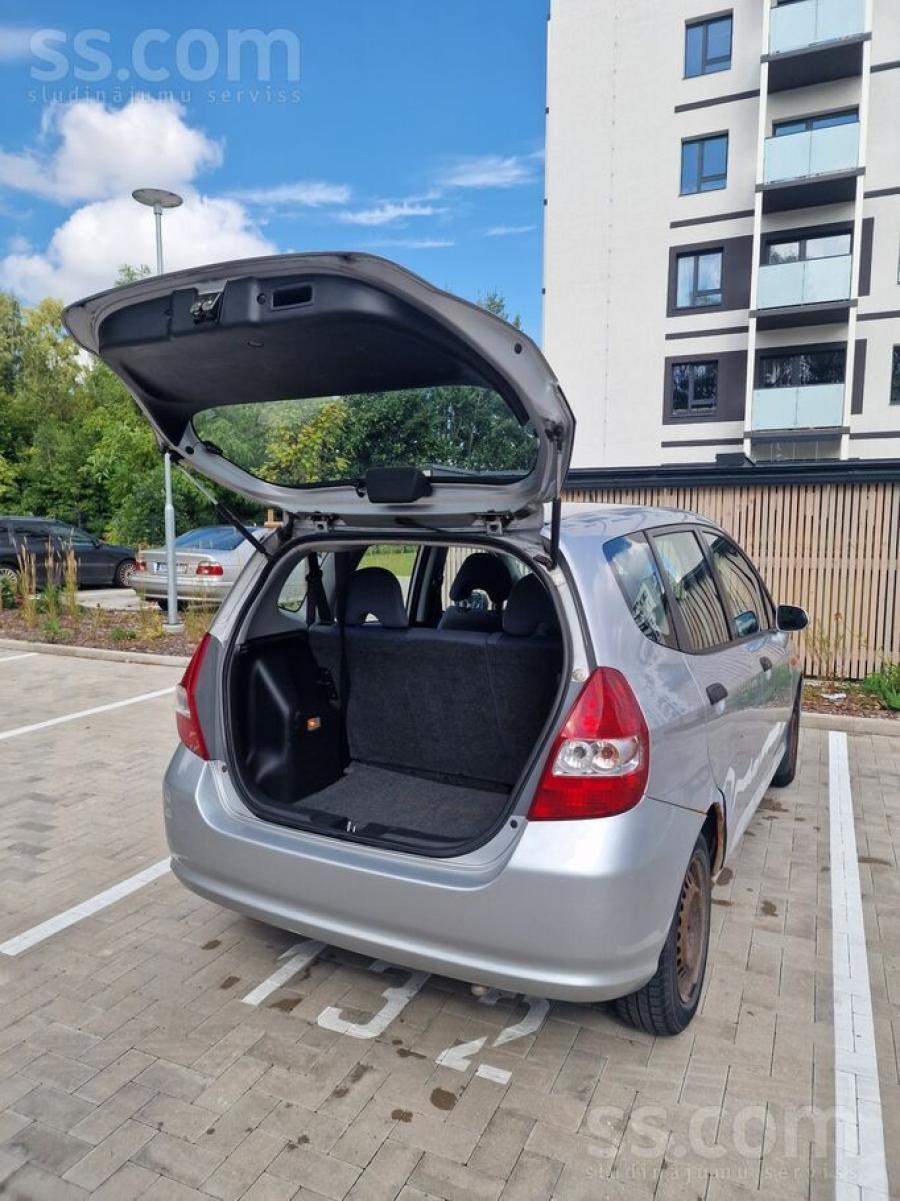 Blue Honda Jazz 2003 in Riga, with an engine capacity of 1.40 L and mileage of 280 thousand km for 1050 €, photo 7 on AUTOMOTO.COM.LV