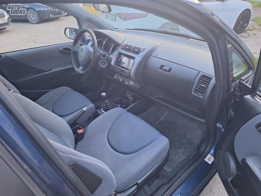 Blue Honda Jazz 2004 in Ignalina, with an engine capacity of 1.30 L and mileage of 200 thousand km for 1150 €, photo 7 on AUTOMOTO.COM.LV