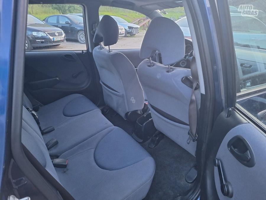 Blue Honda Jazz 2004 in Ignalina, with an engine capacity of 1.30 L and mileage of 200 thousand km for 1150 €, photo 8 on AUTOMOTO.COM.LV