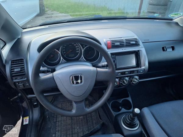 Blue Honda Jazz 2004 in Ignalina, with an engine capacity of 1.30 L and mileage of 200 thousand km for 1150 €, photo 8 on AUTOMOTO.COM.LV
