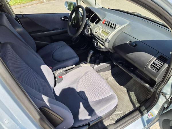 Zils Honda Jazz 2004 Viļņa, ar dzinēja tilpumu 1.34 L un nobraukumu 150 tūkst. km par 1999 €, foto 10 vietnē AUTOMOTO.COM.LV