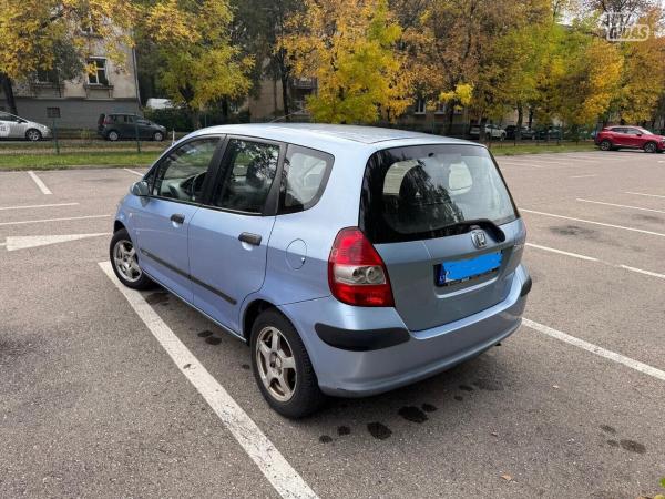 Хонда Джаз 2004 в Вильнюс на AUTOMOTO.COM.LV Синий Хонда Джаз 2004 в Вильнюс, объемом двигателя 1.30 л и пробегом 299 тыс. км за 1400 €, фото 4 на AUTOMOTO.COM.LV
