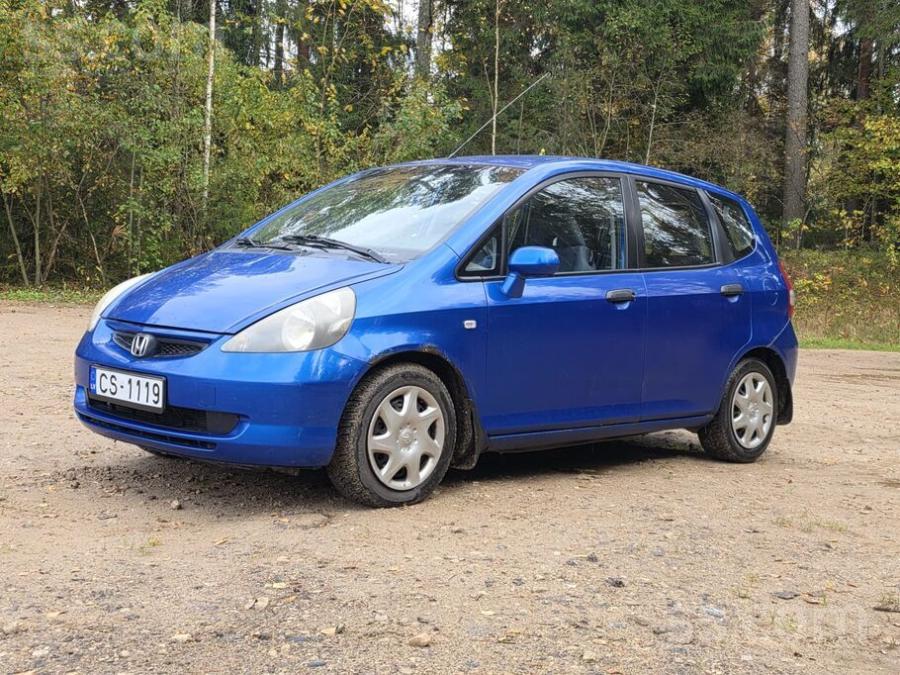 Blue Honda Jazz 2004 in Madona, with an engine capacity of 1.40 L and mileage of 235 thousand km for 400 €, photo 1 on AUTOMOTO.COM.LV
