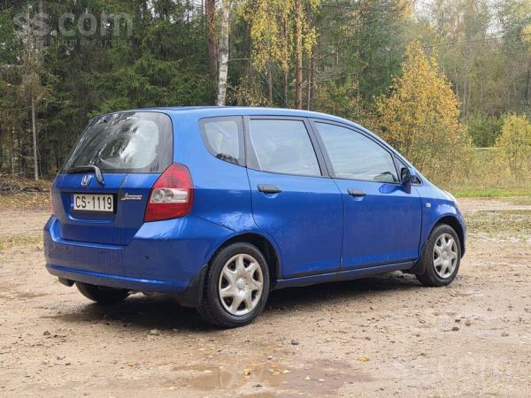 Blue Honda Jazz 2004 in Madona, with an engine capacity of 1.40 L and mileage of 235 thousand km for 400 €, photo 7 on AUTOMOTO.COM.LV