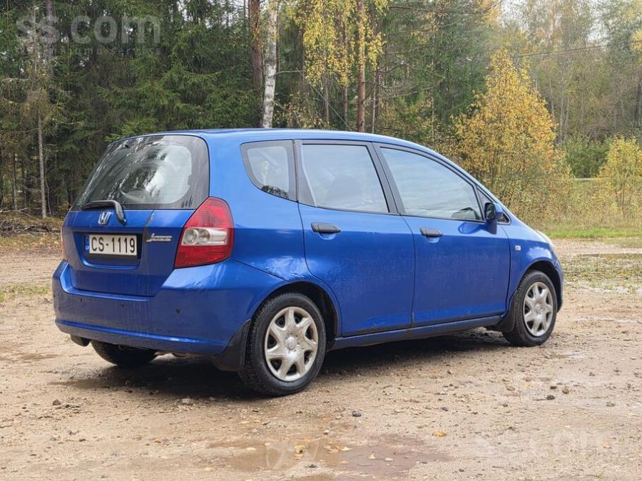 Blue Honda Jazz 2004 in Madona, with an engine capacity of 1.40 L and mileage of 235 thousand km for 400 €, photo 7 on AUTOMOTO.COM.LV