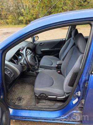 Blue Honda Jazz 2004 in Madona, with an engine capacity of 1.40 L and mileage of 235 thousand km for 400 €, photo 9 on AUTOMOTO.COM.LV