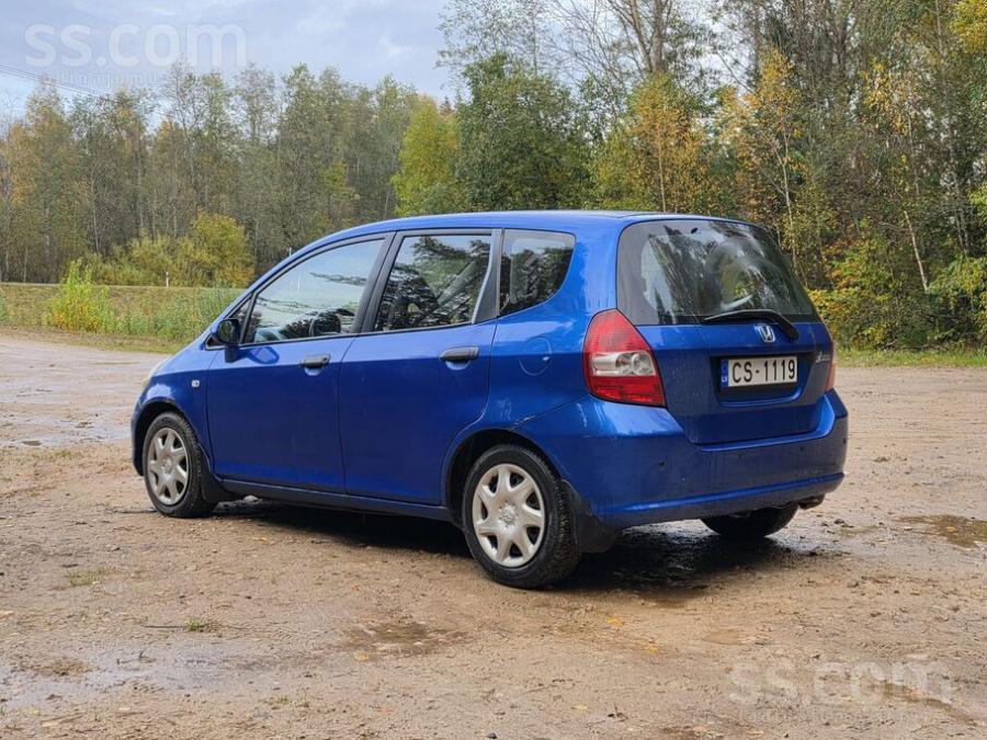 Blue Honda Jazz 2004 in Madona, with an engine capacity of 1.40 L and mileage of 235 thousand km for 400 €, photo 10 on AUTOMOTO.COM.LV