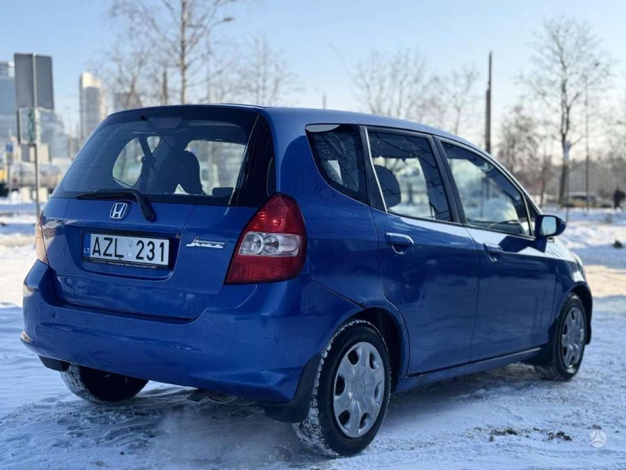 Zils Honda Jazz 2005 Viļņa, ar dzinēja tilpumu 1.34 L un nobraukumu 199 tūkst. km par 1600 €, foto 4 vietnē AUTOMOTO.COM.LV