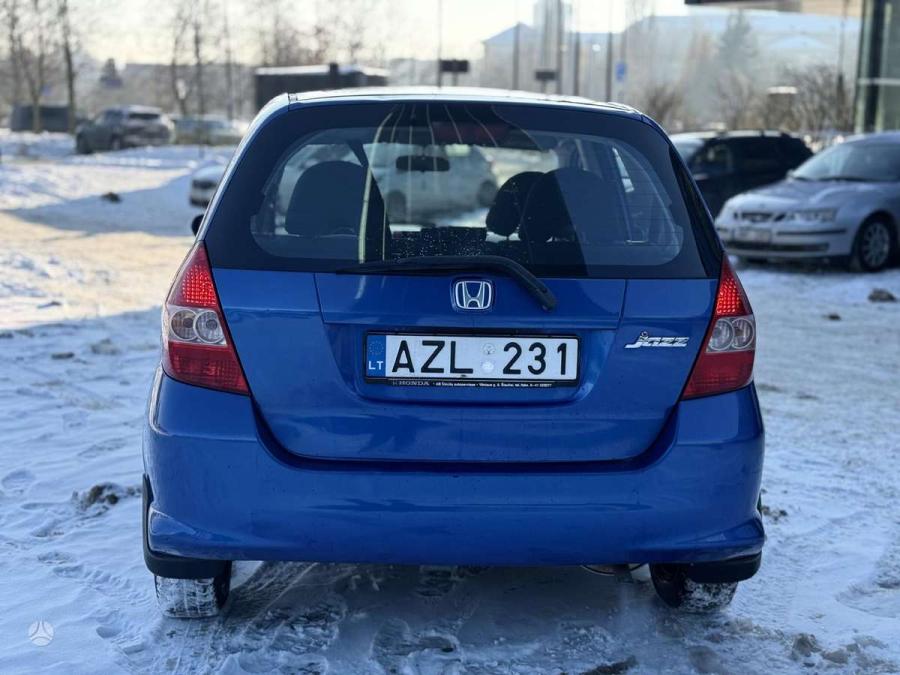 Zils Honda Jazz 2005 Viļņa, ar dzinēja tilpumu 1.34 L un nobraukumu 199 tūkst. km par 1600 €, foto 5 vietnē AUTOMOTO.COM.LV