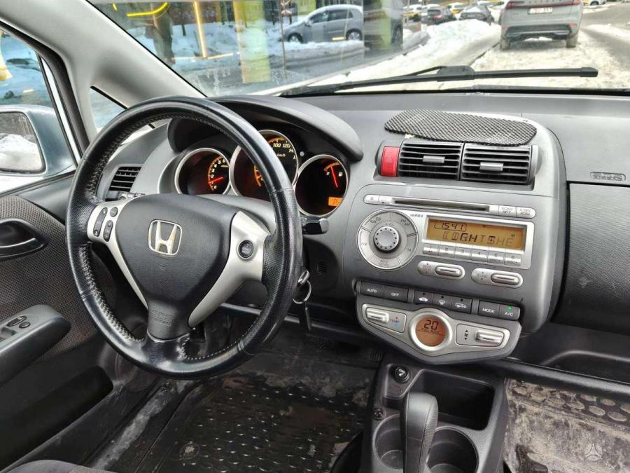 Blue Honda Jazz 2005 in Vilnius, with an engine capacity of 1.34 L and mileage of 277 thousand km for 1200 €, photo 2 on AUTOMOTO.COM.LV