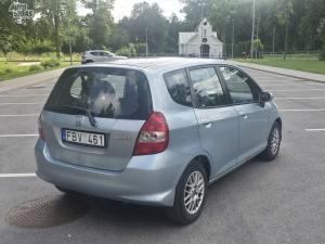Blue Honda Jazz 2005 in Siauliai, with an engine capacity of 1.30 L and mileage of 250 thousand km for 650 €, photo 5 on AUTOMOTO.COM.LV