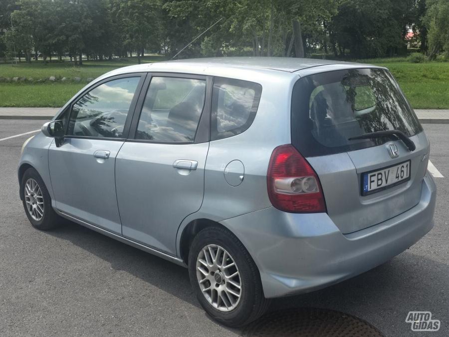 Blue Honda Jazz 2005 in Siauliai, with an engine capacity of 1.30 L and mileage of 250 thousand km for 650 €, photo 6 on AUTOMOTO.COM.LV